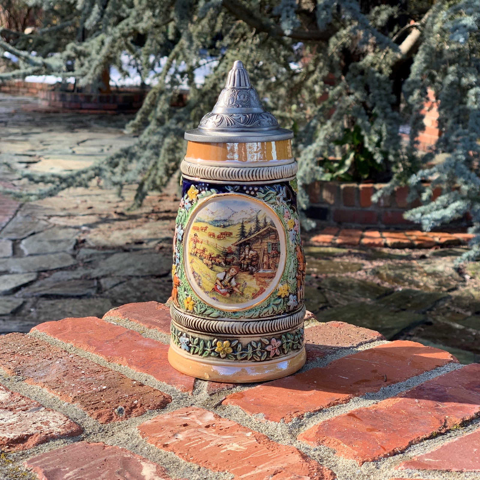 German Spring .5L Stein with Embossed Metal Lid – GermanGiftOutlet